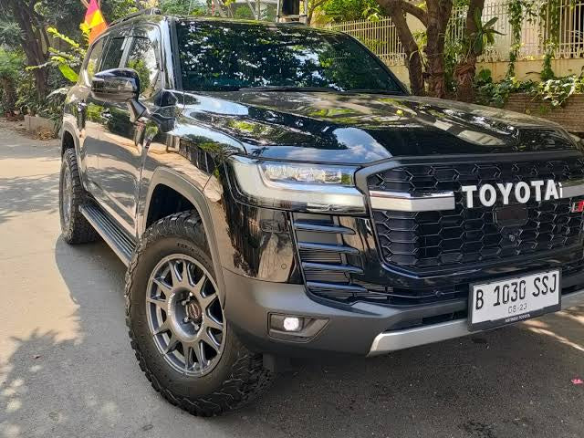 Land Cruiser LC300 – The Overlanders